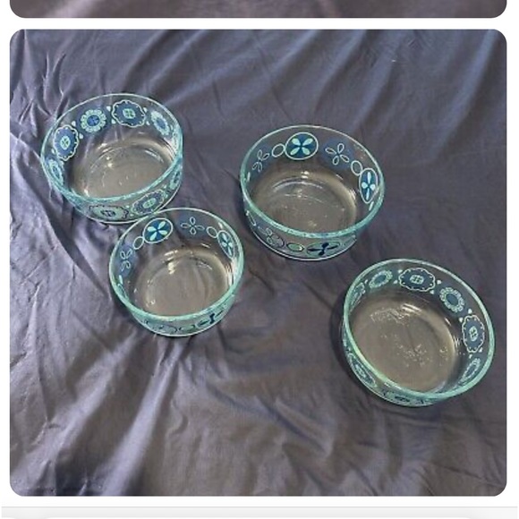 Pyrex | Kitchen | 4 Vintage Pyrex Bowls Glass Serving Blue Teal ...